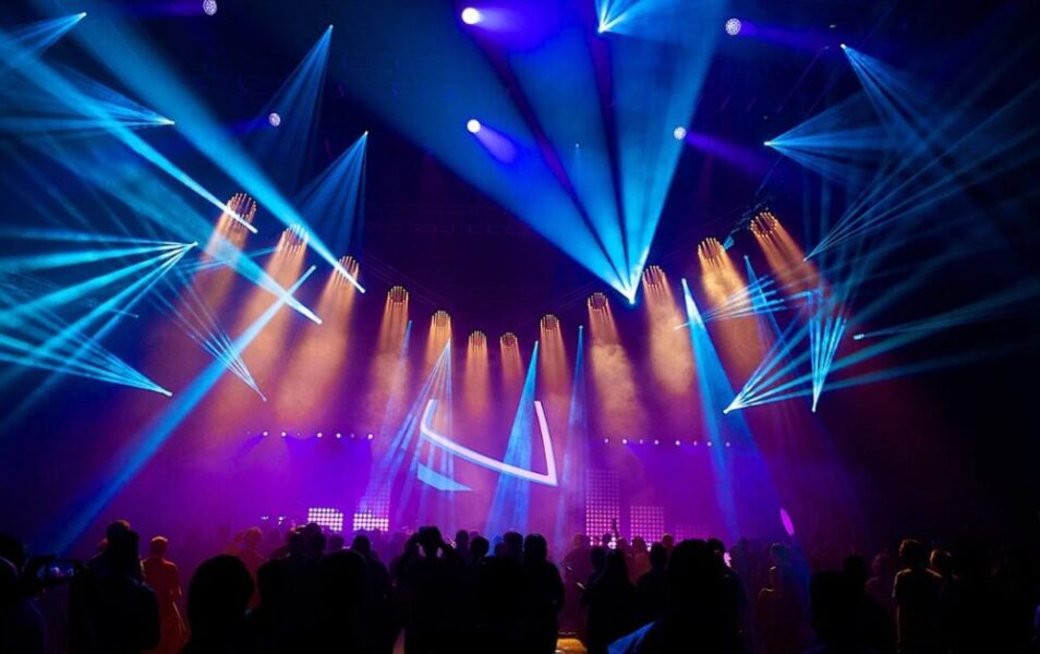 5 Different Types of Professional Moving Lights - Piratebrowser.com